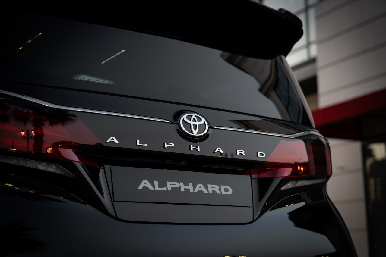 Alphard | Toyota