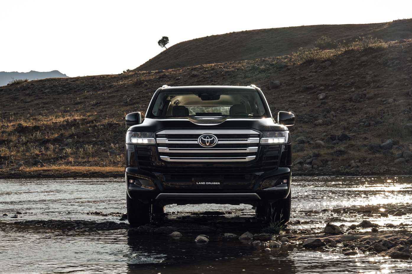 Land Cruiser 2025 Hybrid: Highlighted Features and Grades